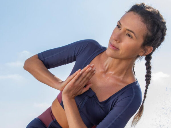 Yoga with Adriene 一起練瑜珈｜5 個初學者友好的免費瑜珈教學影片 - Hello Yogis