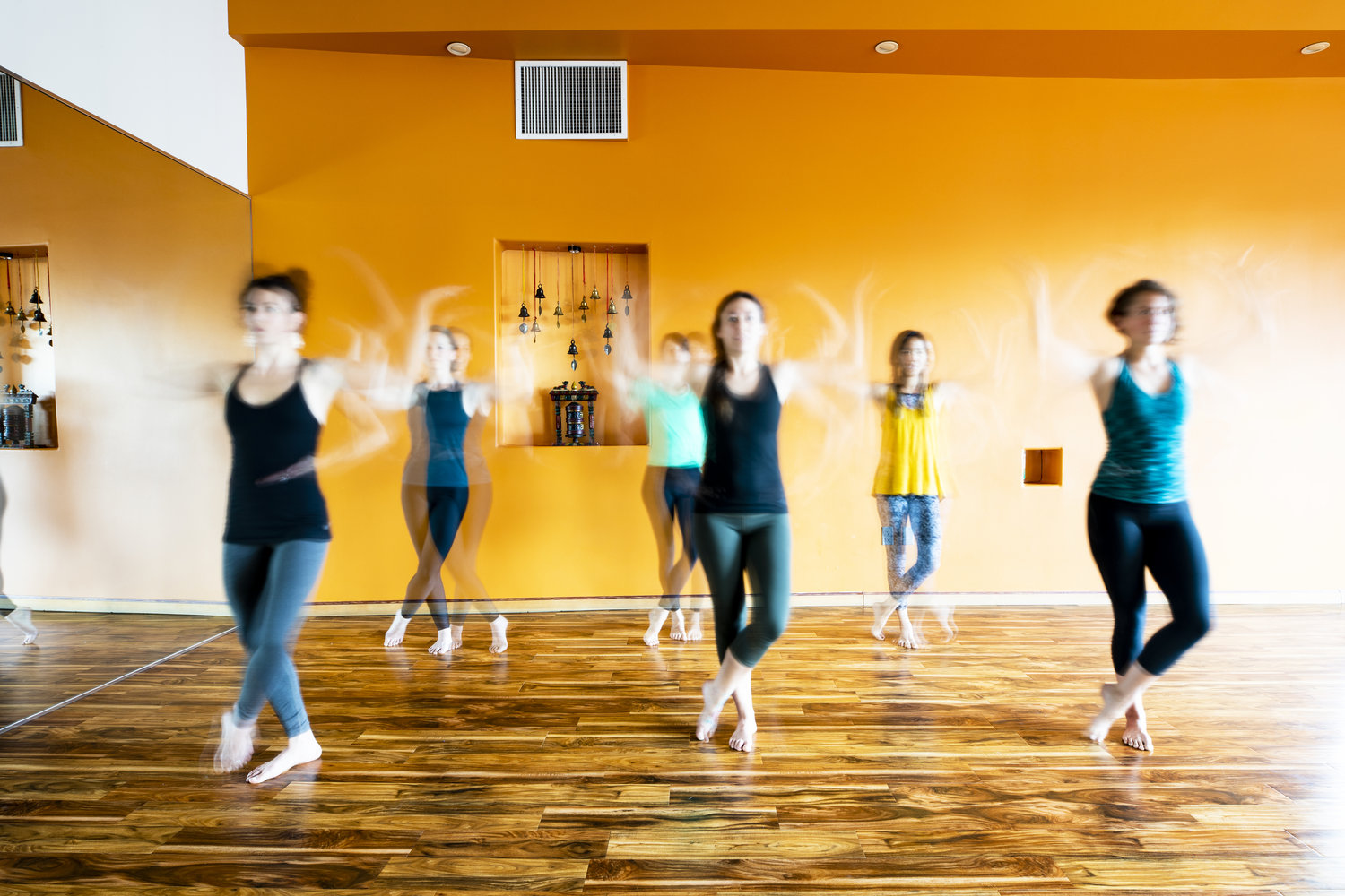 寰宇瑜珈 Universal Yoga｜承襲傳統與結合科學的瑜珈流派，能夠讓你越練越聰明？ - Hello Yogis