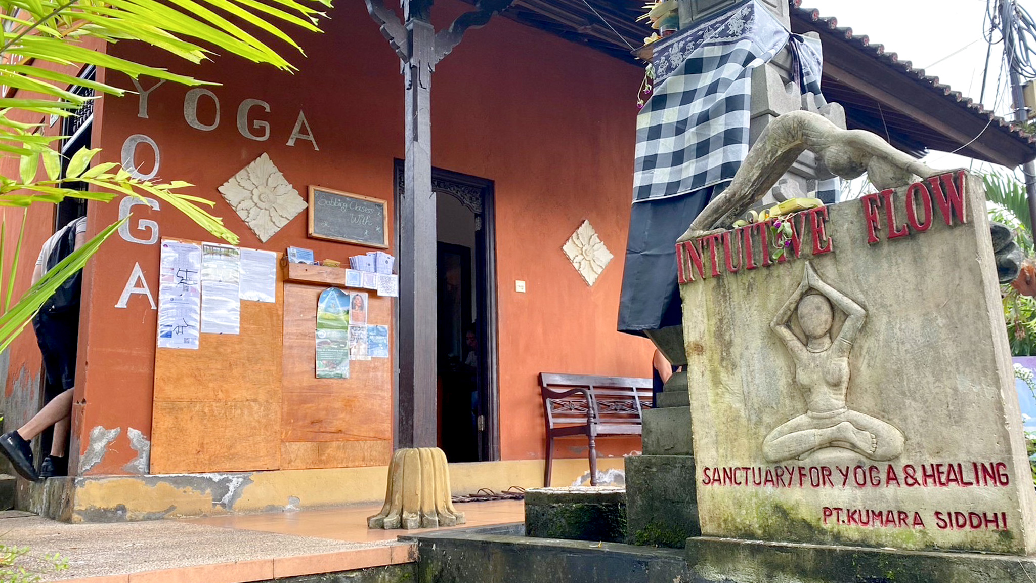 想去峇里島烏布瑜珈？編輯出任務｜探訪烏布最大瑜珈館 The Yoga Barn - Hello Yogis